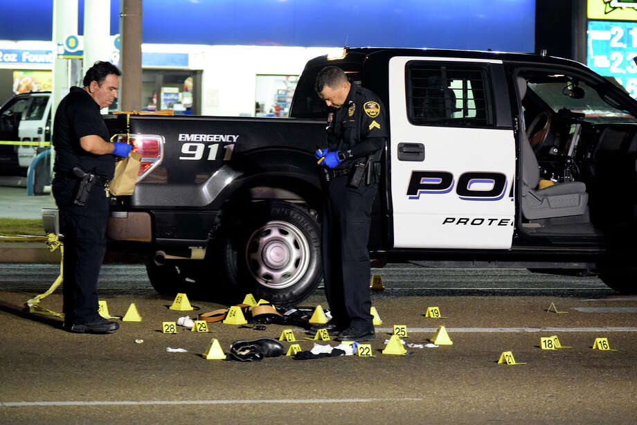 Suspect killed, 3 officers wounded in shootout in central Laredo ...