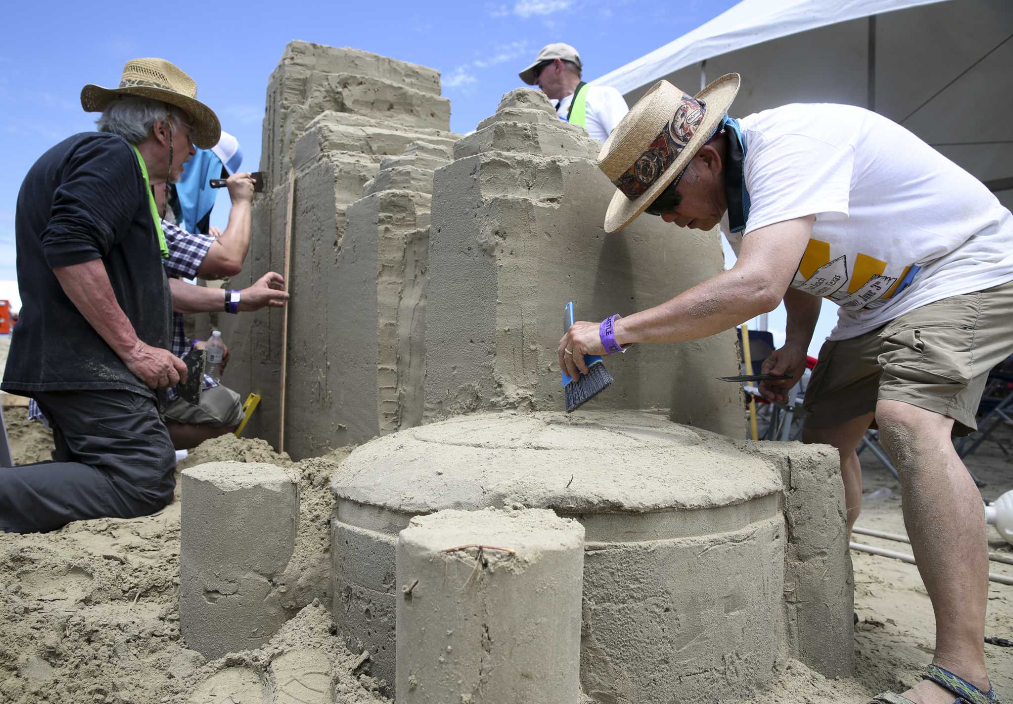 Teams vie to shape sandcastles, keep them from crumbling