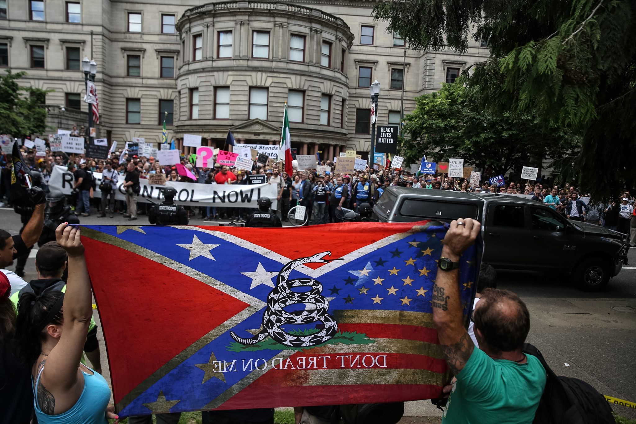 10 extreme protest looks from the Portland protests