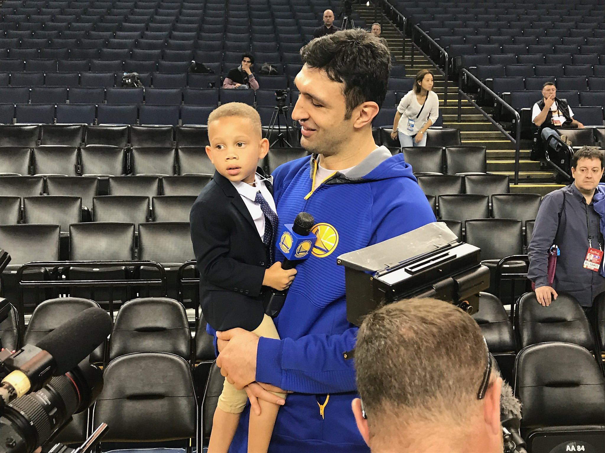 Steph Curry has a 4-year-old doppleganger and he's the cutest fan in ...