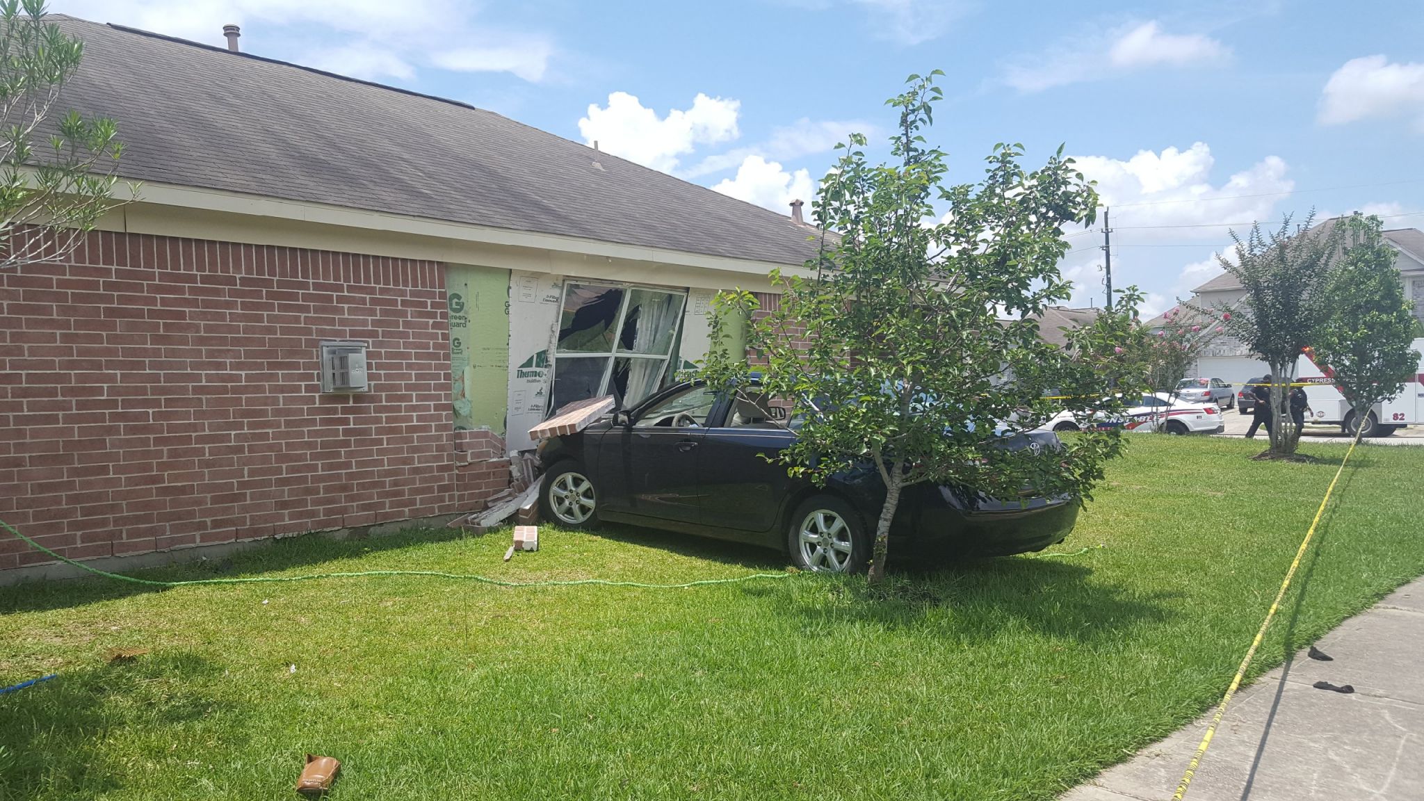 Humble car theft suspect crashes into house, misses high school graduation