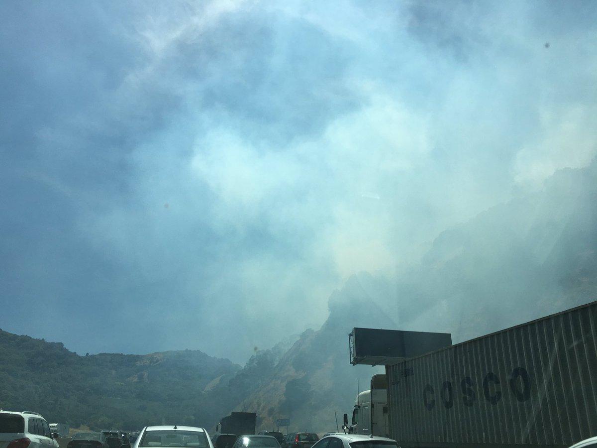 Grass fire in Orinda contained after partly shutting down Hwy. 24