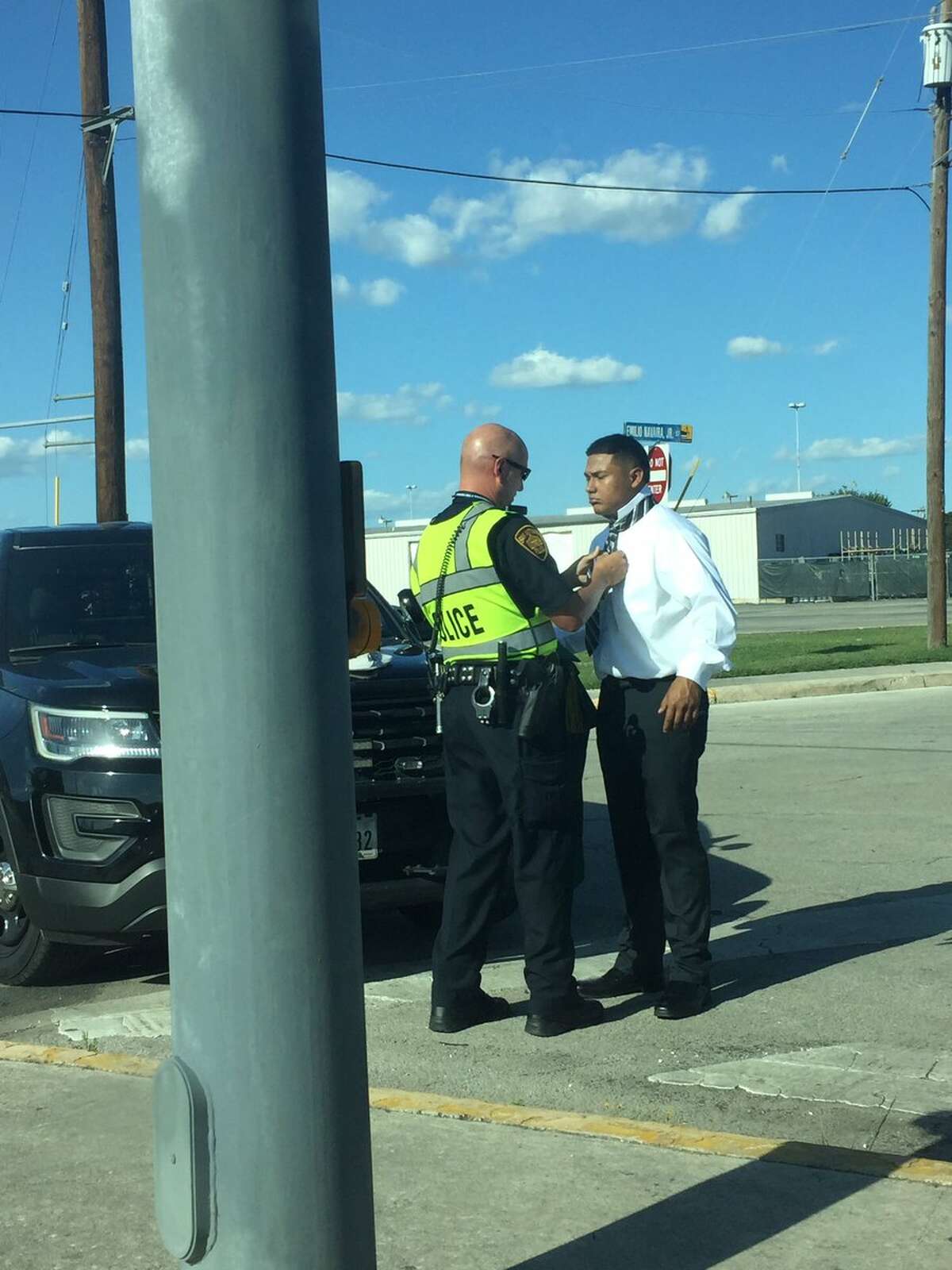 Internet loves photo of SAPD officer helping Holmes student get ready ...