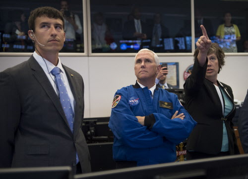 Texas native becomes first female to lead NASA's Mission Control flight ...