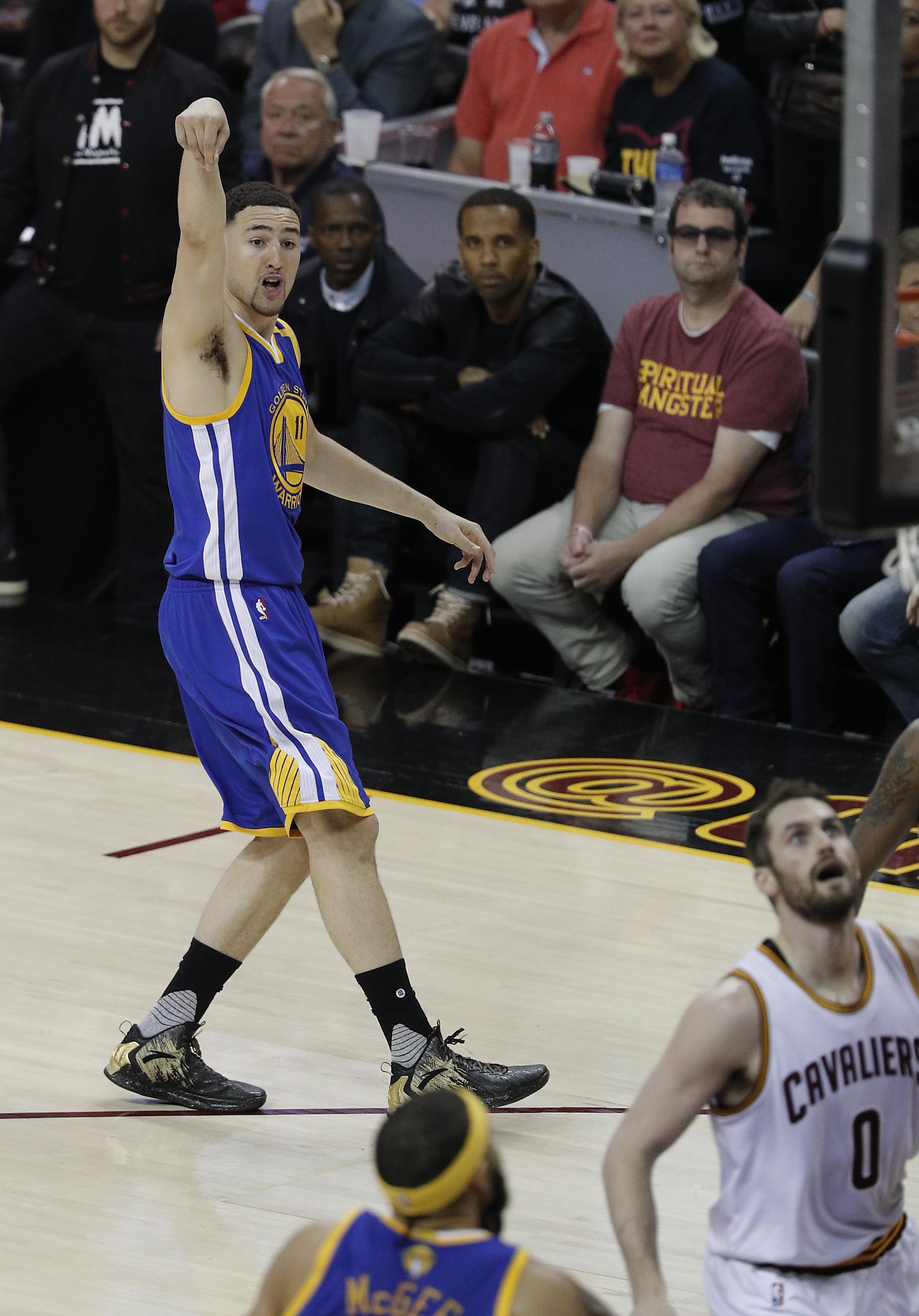 Warriors guard Klay Thompson surprises students at Oakland high school