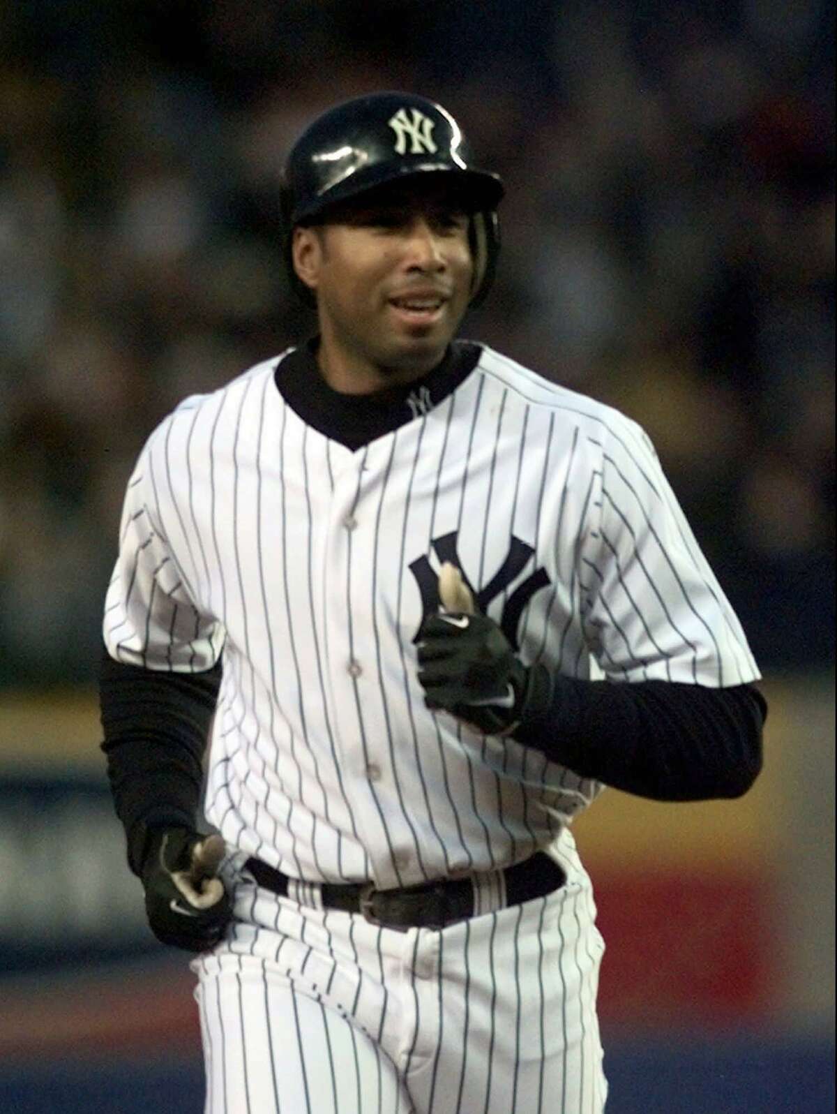 Former Yankee Bernie Williams 'a lot busier' as a guitarist