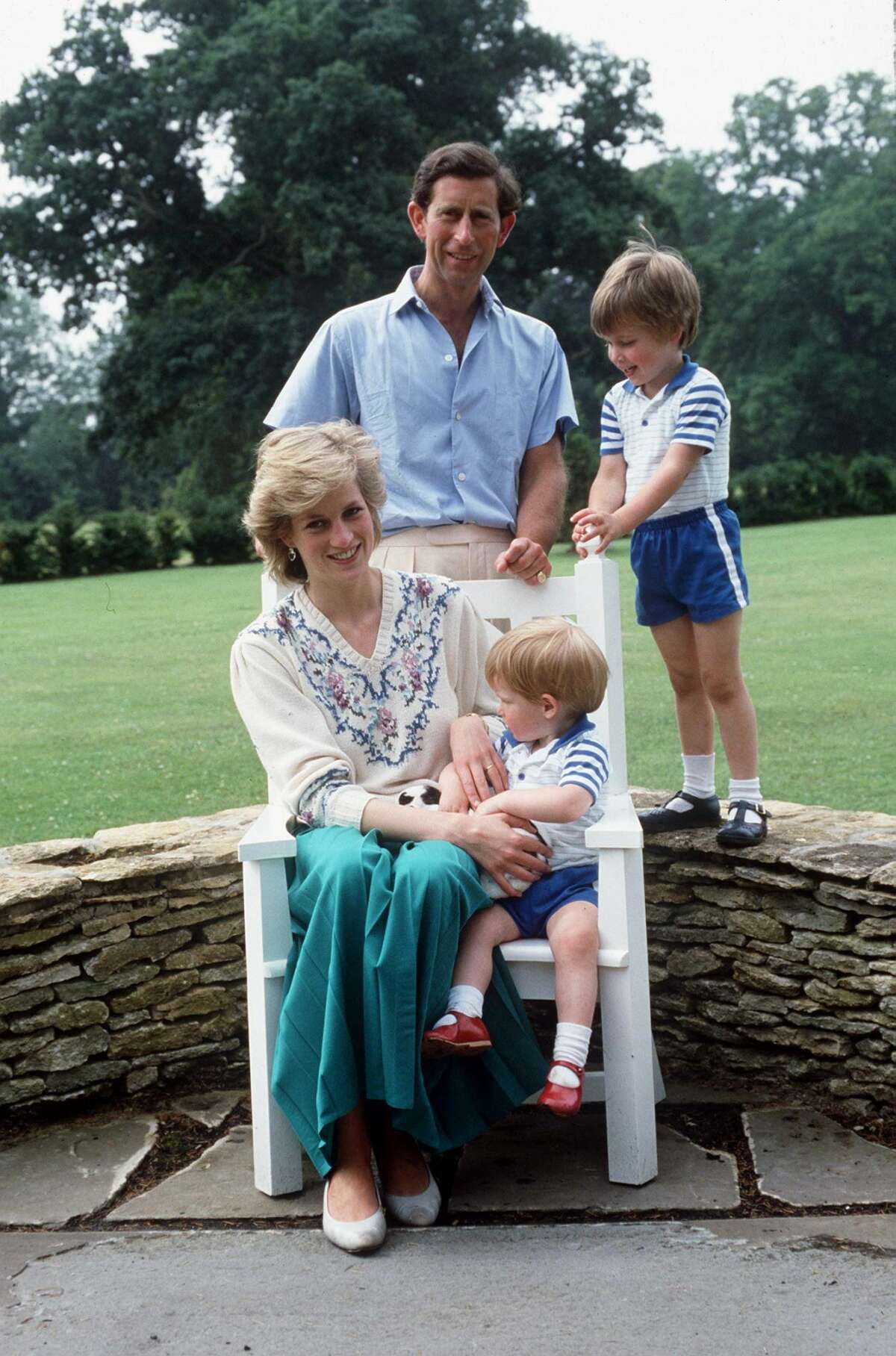 People are just now noticing that Princess Diana and Prince Charles ...