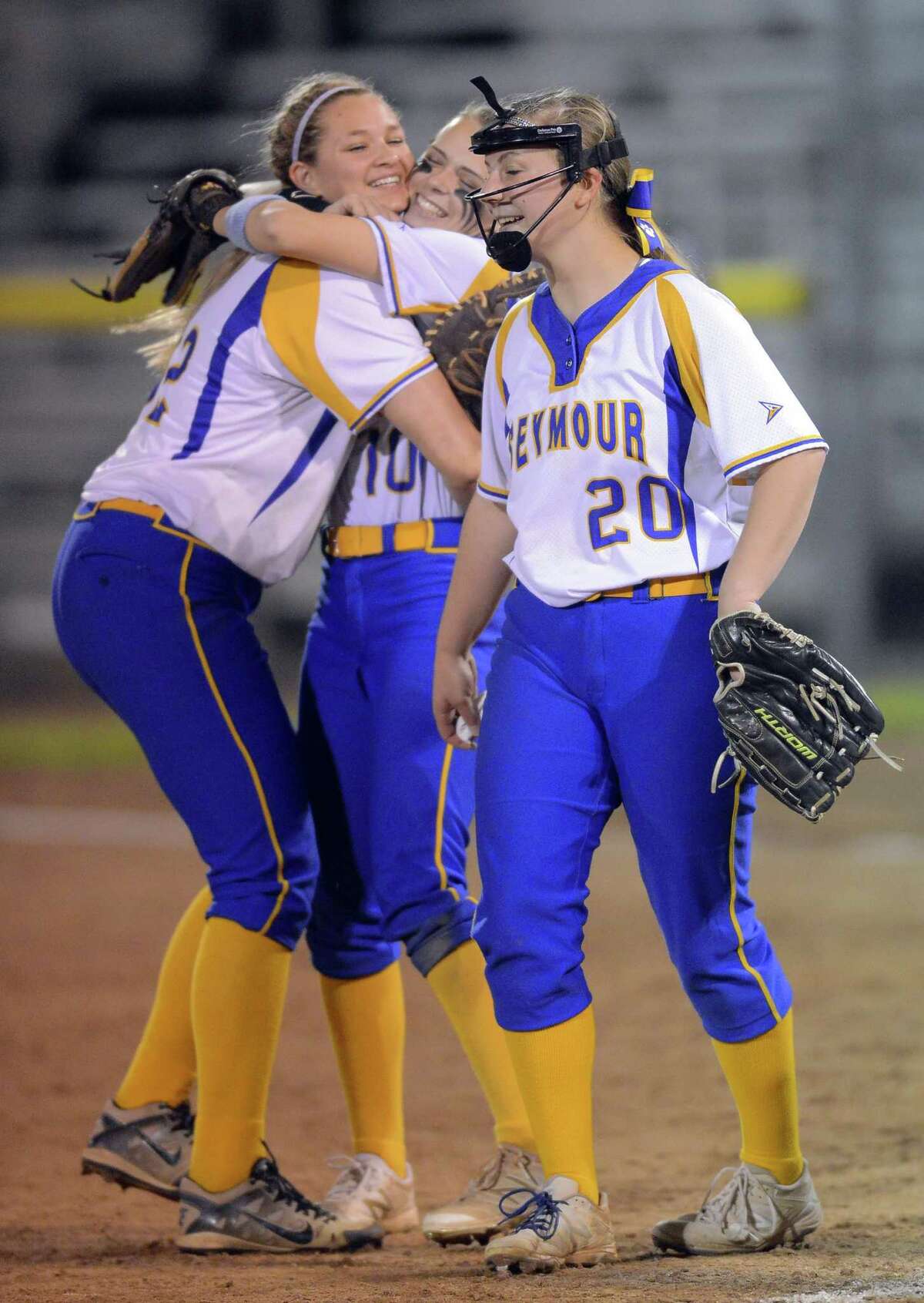 Many new faces, but Seymour softball plays for another title