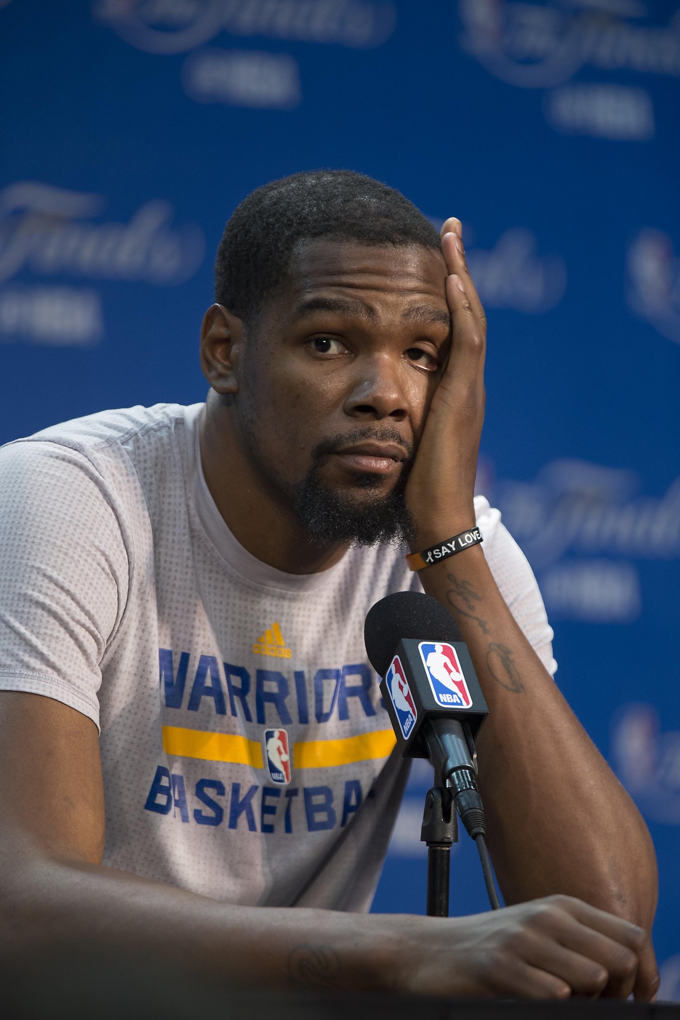 Durant refutes report that Green called him after Game 7