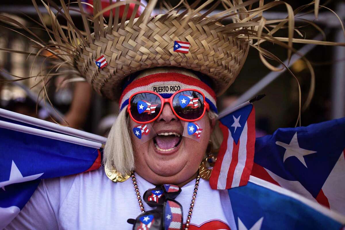 Puerto Rican nationalist booed, cheered in parade