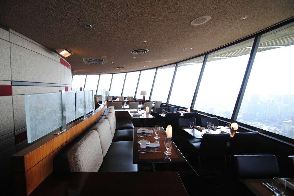 New images show renovated, glass-floored Space Needle