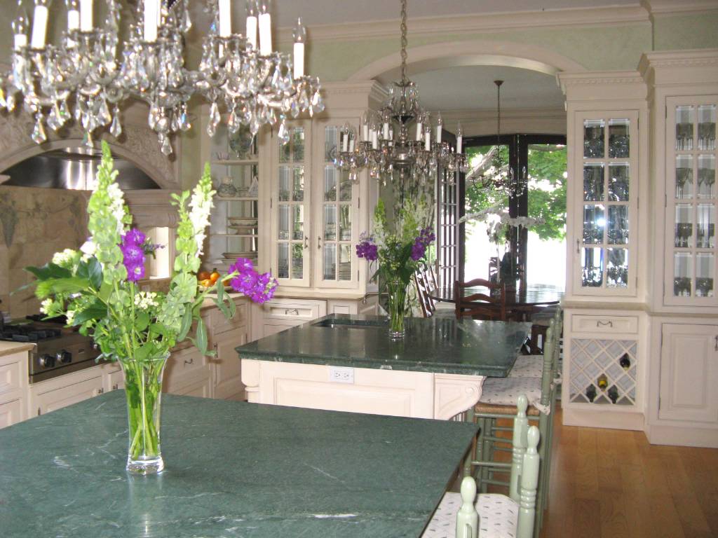 Regina Pitaro presents - a rare look into the great houses of "Field ...
