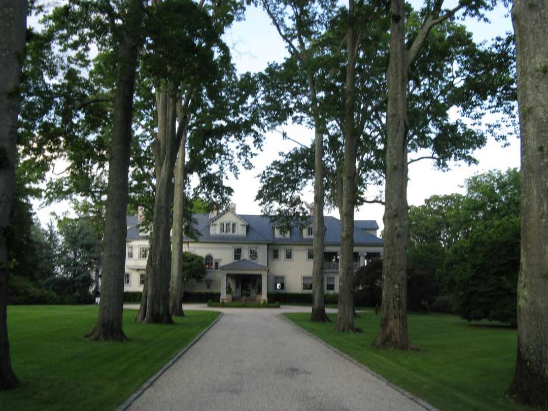 Regina Pitaro presents - a rare look into the great houses of "Field ...
