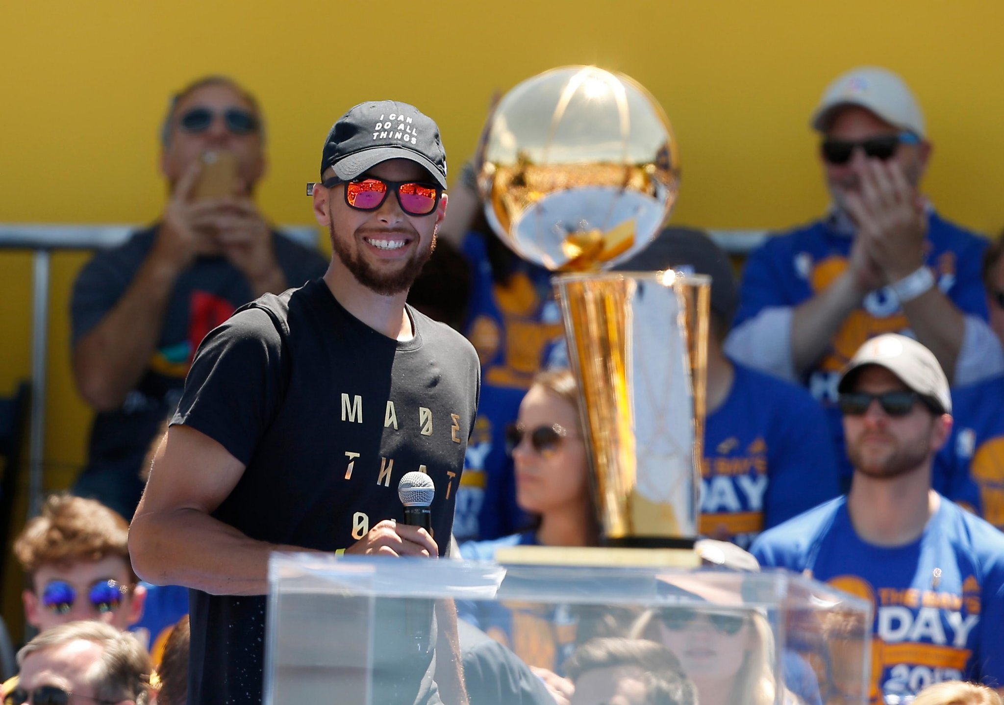 Steph Curry shoots three-pointers to help Hurricane Harvey victims