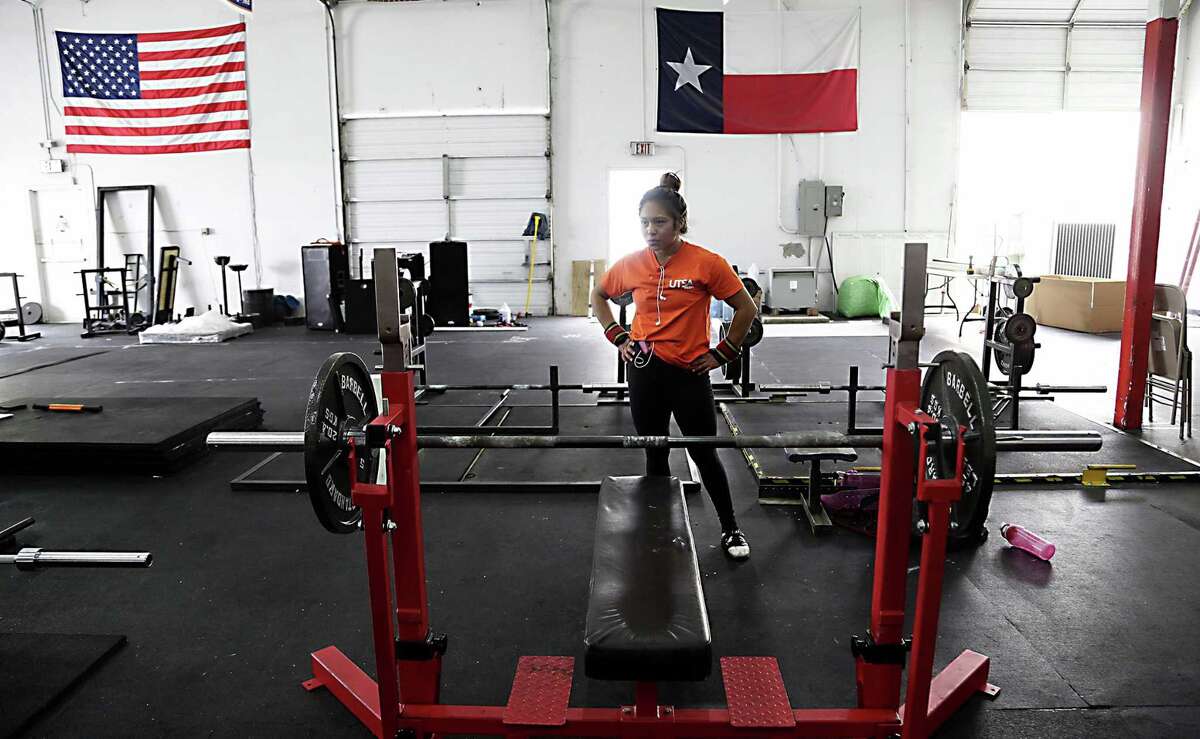 UTSA’s lead woman powerlifter under 5 feet but full of fire
