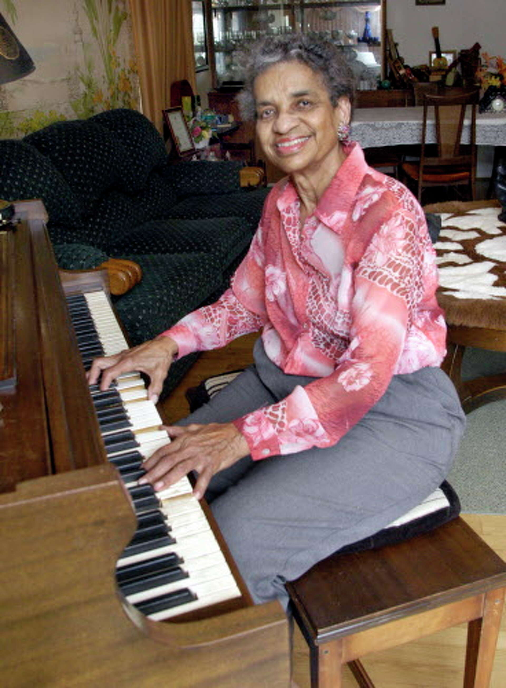 Izola Collins, Galveston educator who wrote book on Juneteenth, dies at 87