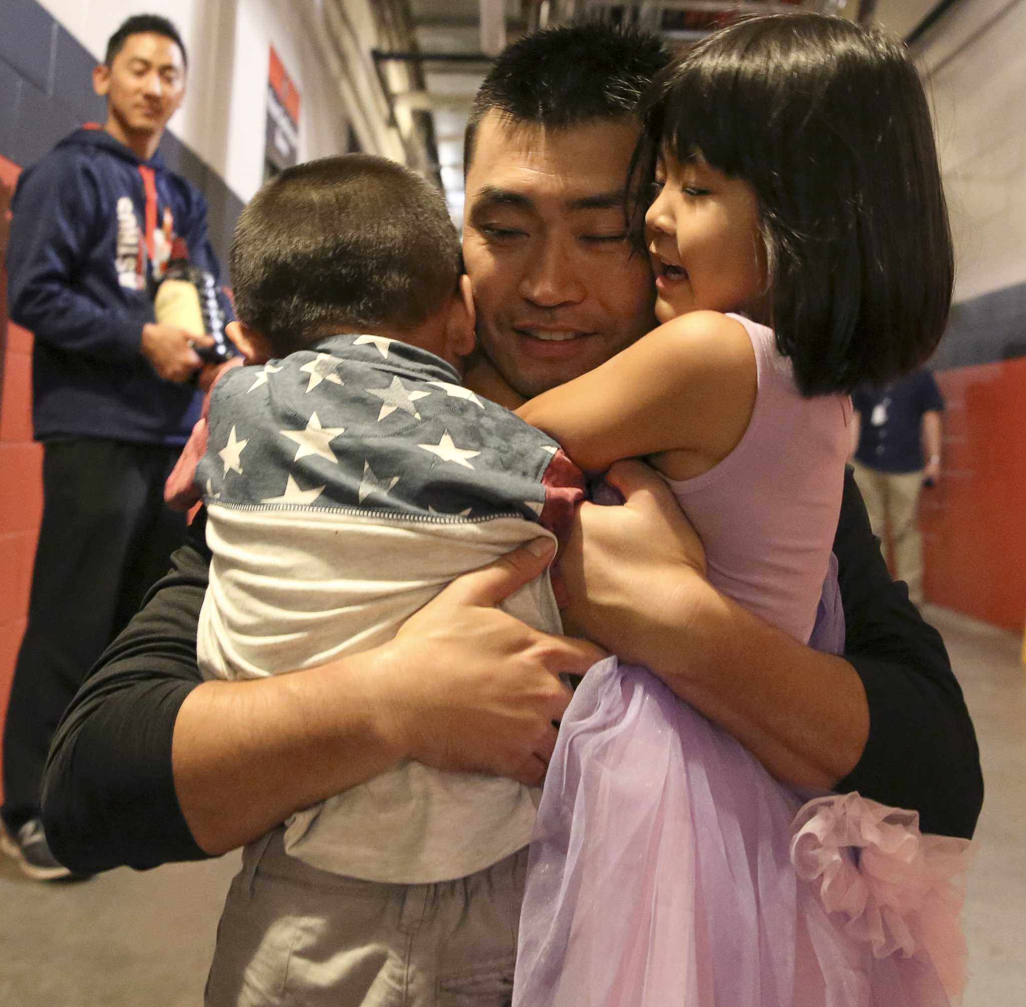 Astros appreciate balance that fatherhood brings to baseball