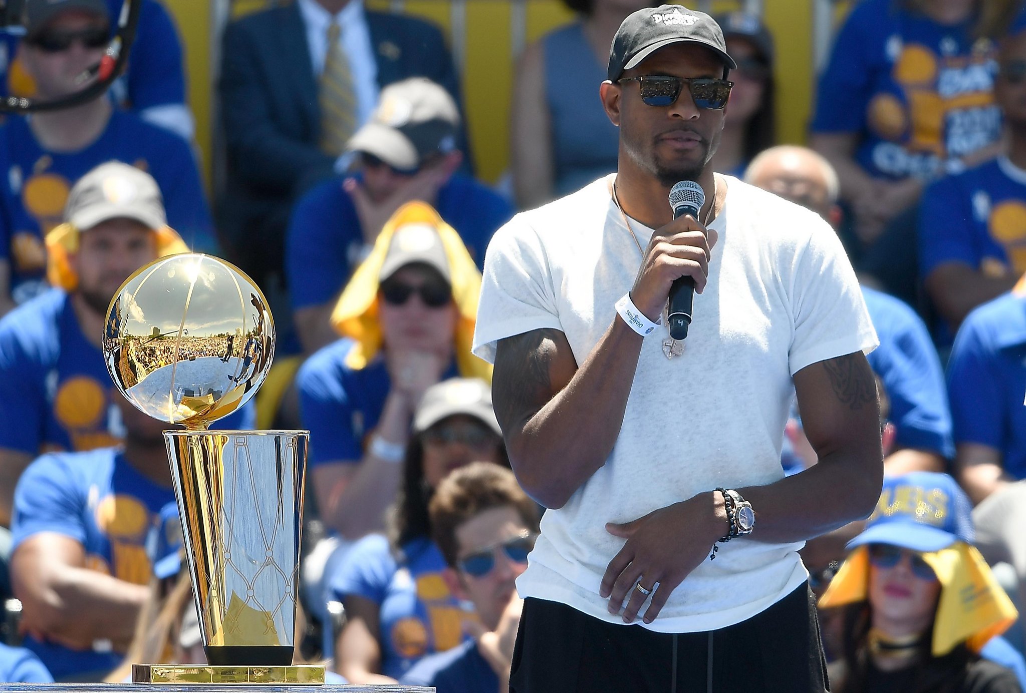 Andre Iguodala to re-sign with Warriors for 3 years, $48 million