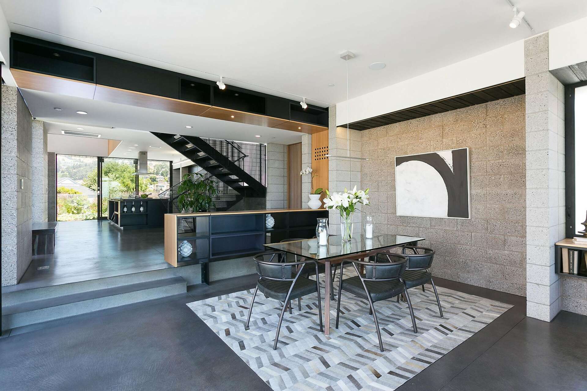 Japanese accents fill ultramodern Oakland view home