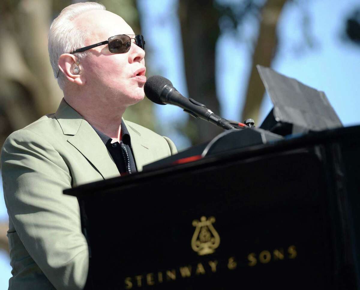 British rocker Joe Jackson still in ‘Fast Forward’ mode