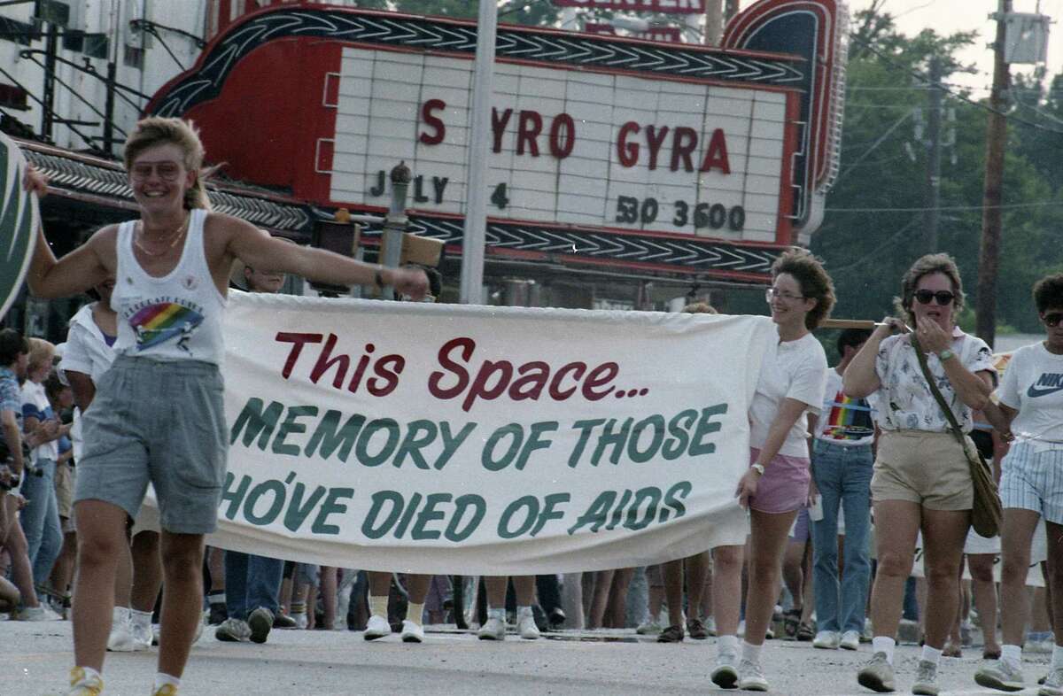 30 years ago: Fire at City Hall, a wedding at Albertsons, 'let Wooz walk'