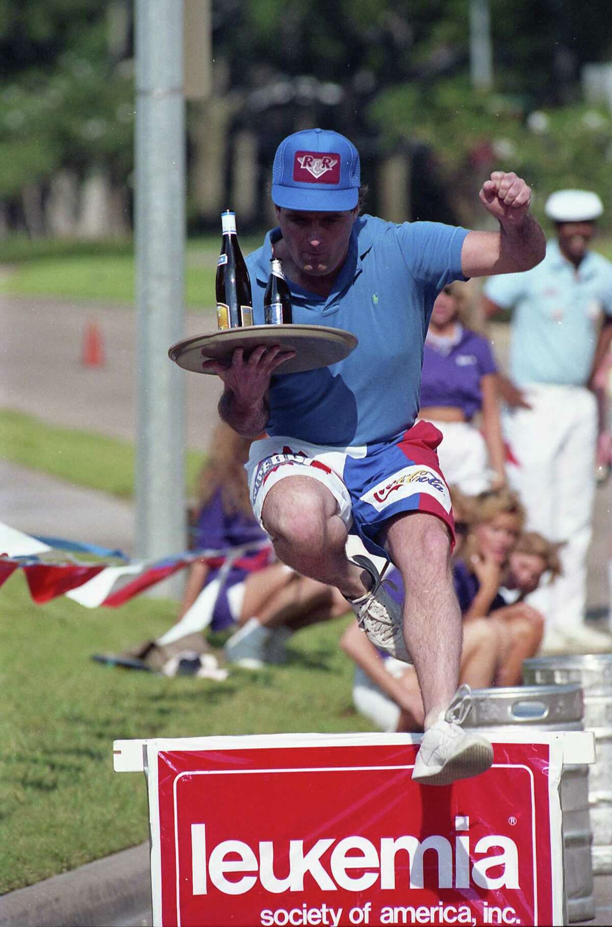 30 years ago: Fire at City Hall, a wedding at Albertsons, 'let Wooz walk'