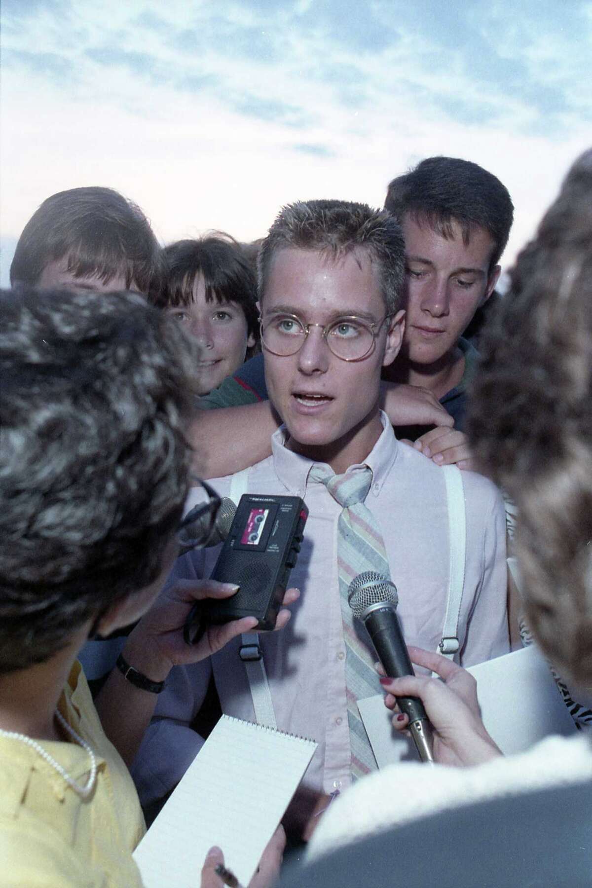 30 years ago: Fire at City Hall, a wedding at Albertsons, 'let Wooz walk'