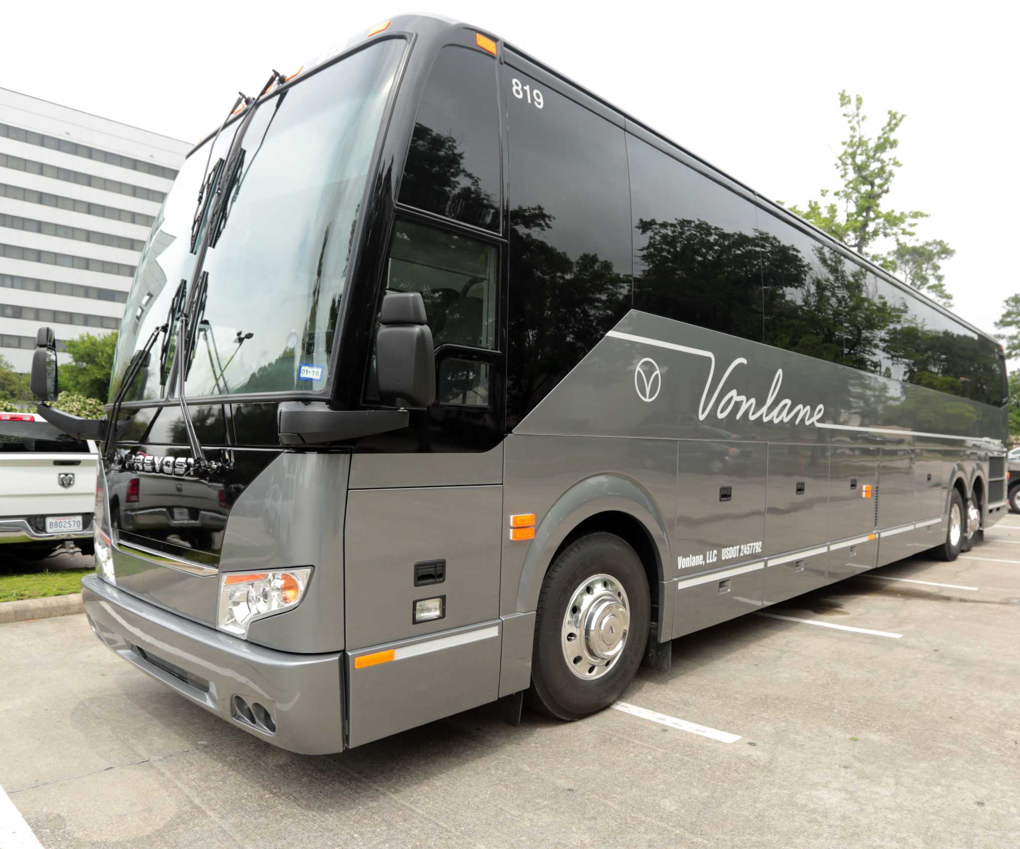 Vonlane expands luxury bus service between Houston, Austin