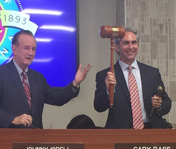 Isbell says farewell as mayor