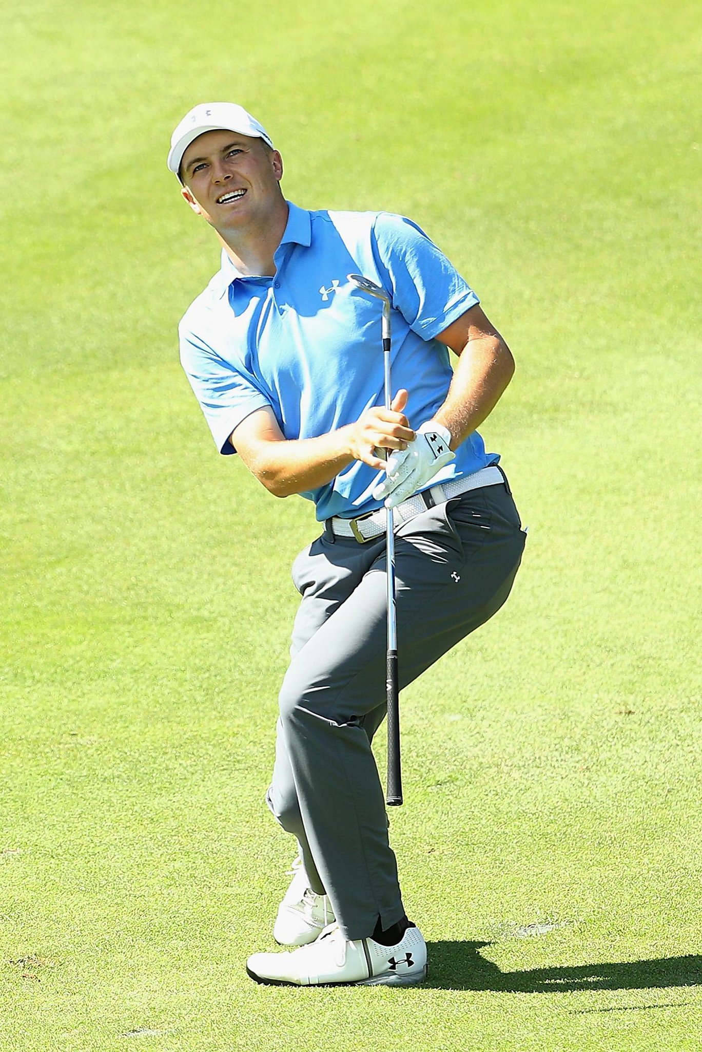 Jordan Spieth shoots 63 to take lead in Travelers debut