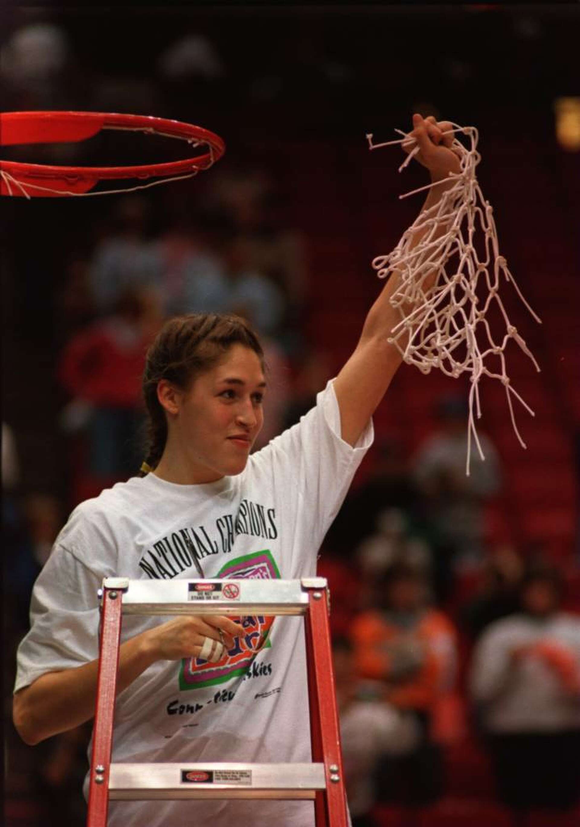 Lobo recognized for her great impact on women's basketball
