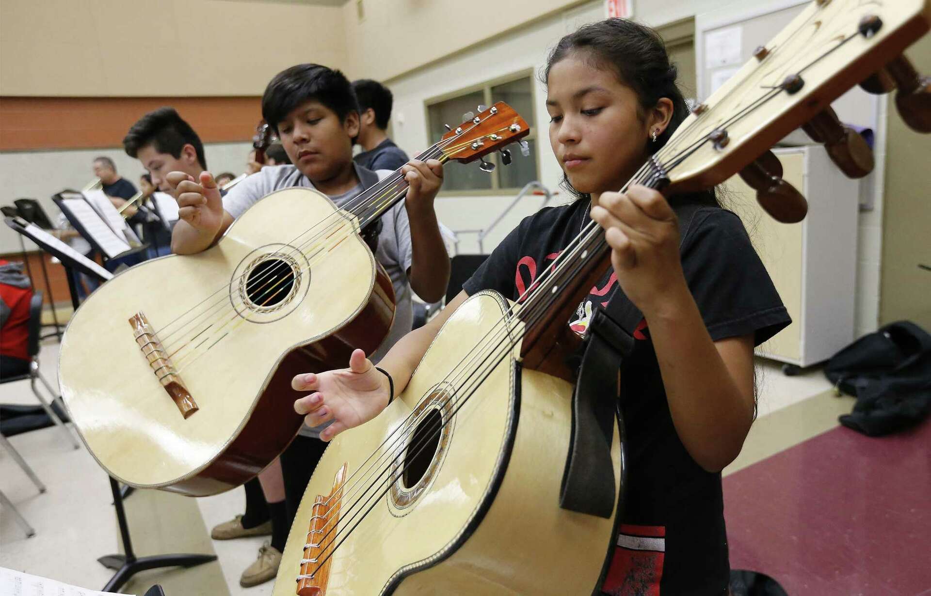 Students hone skills and find friends at mariachi camp