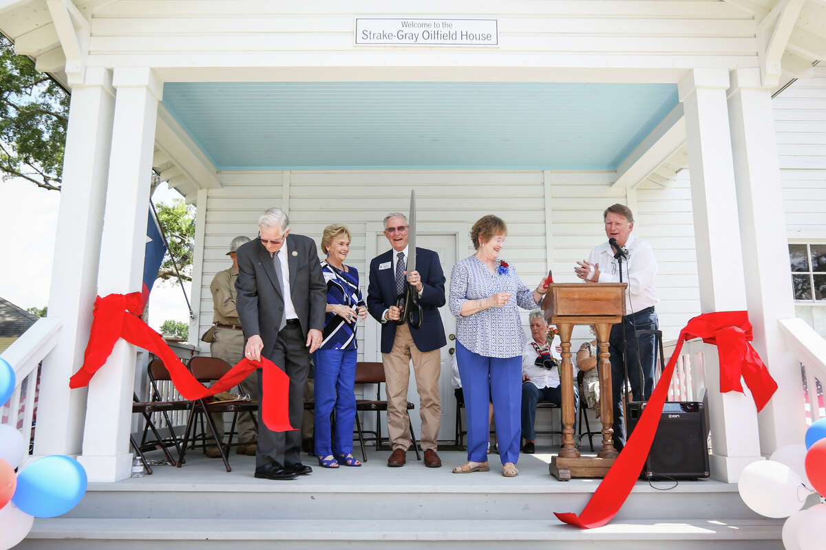 Descendants celebrate opening of Strake-Gray House