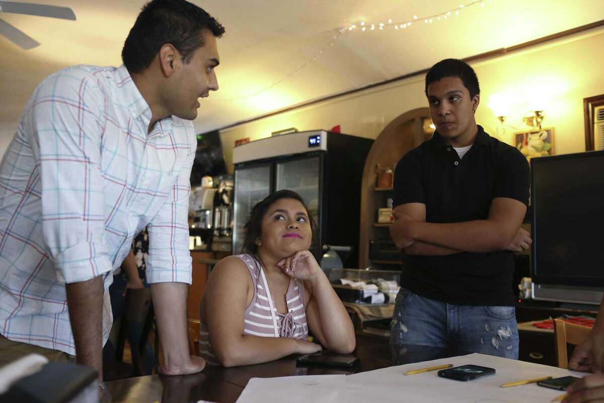 Grass-roots group teaches Mexican-American history to San Antonio youth