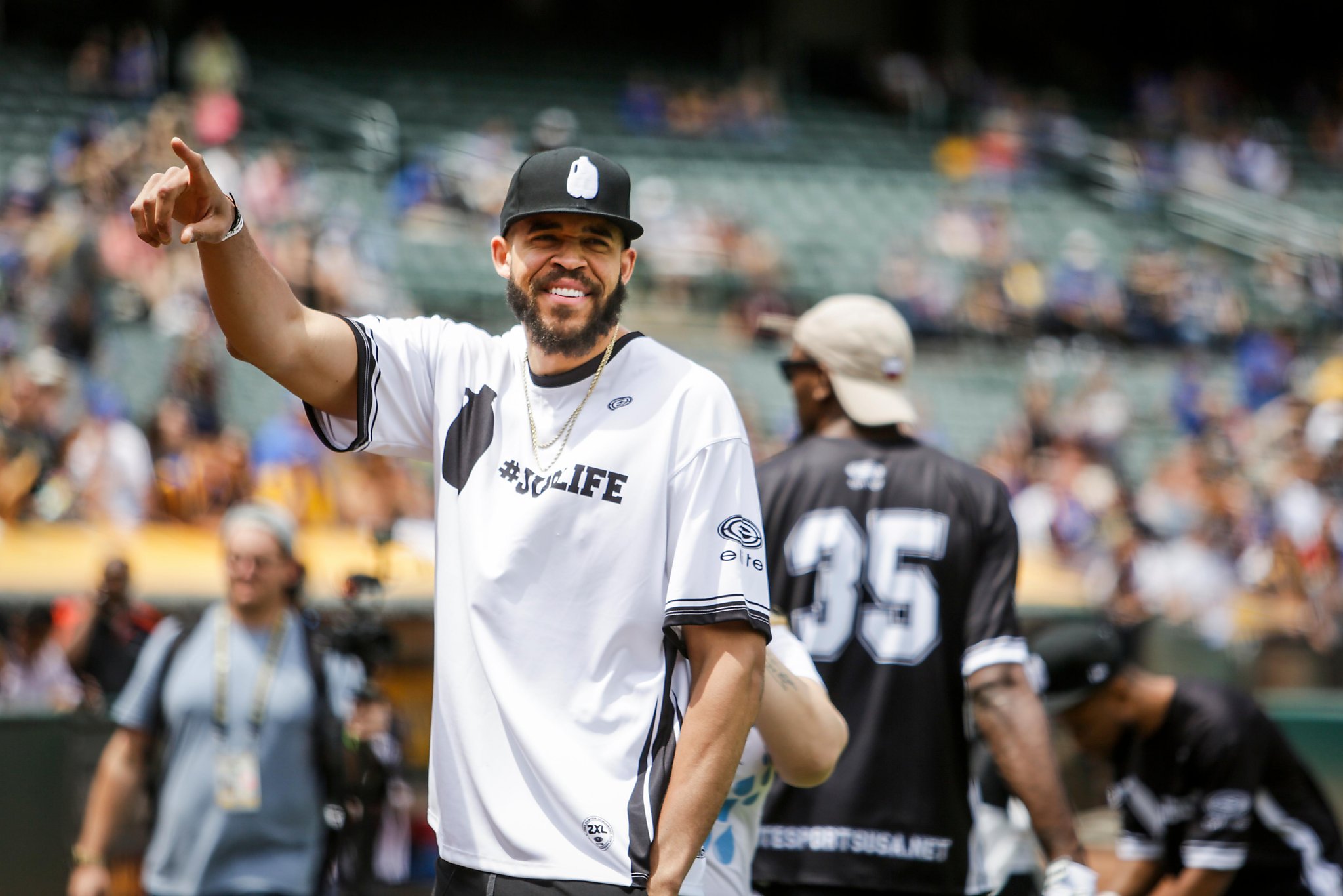 McGee rejoins Warriors for NBA minimum