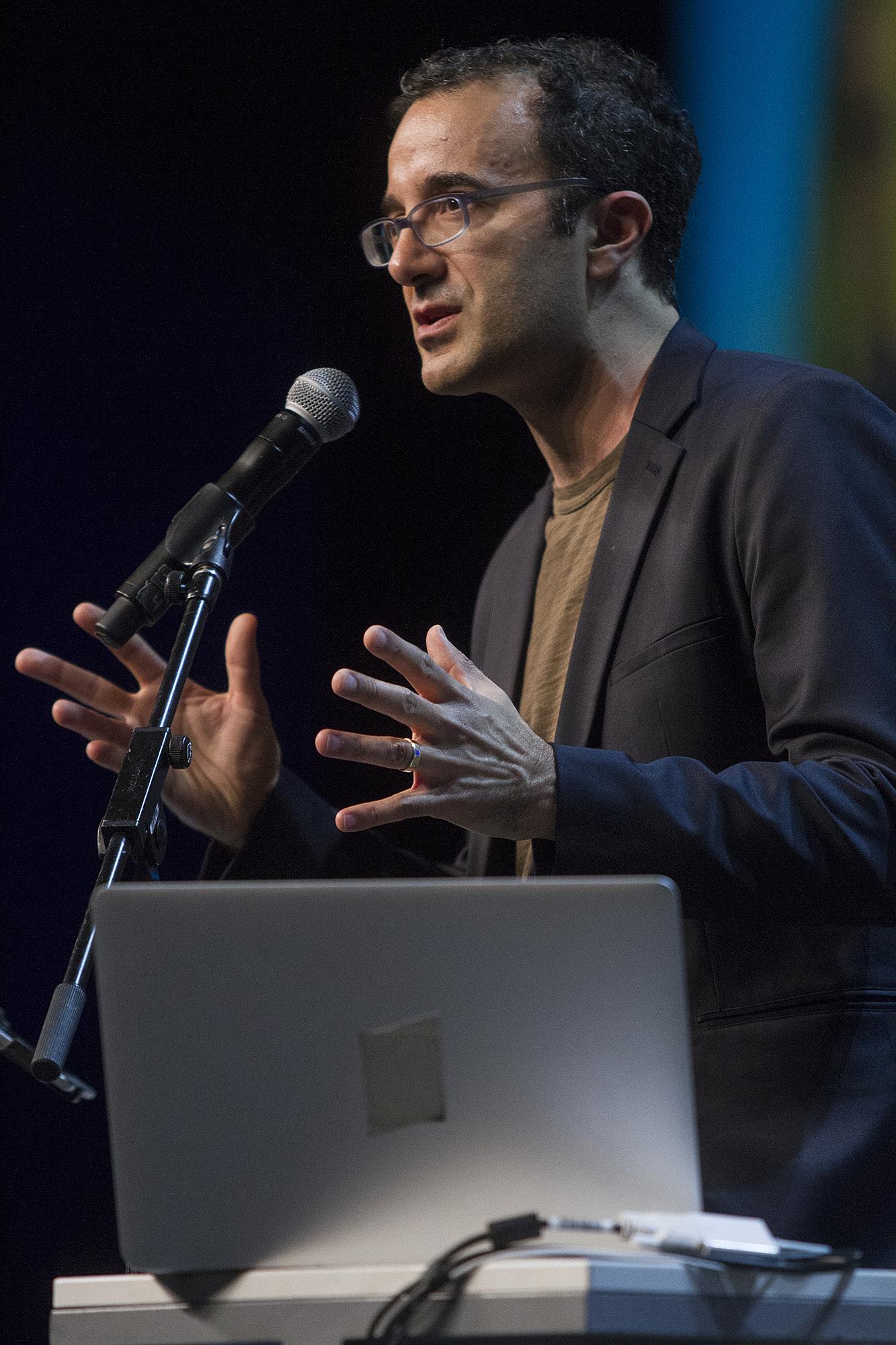 Host of the popular radio podcast “Radiolab” addresses education field ...