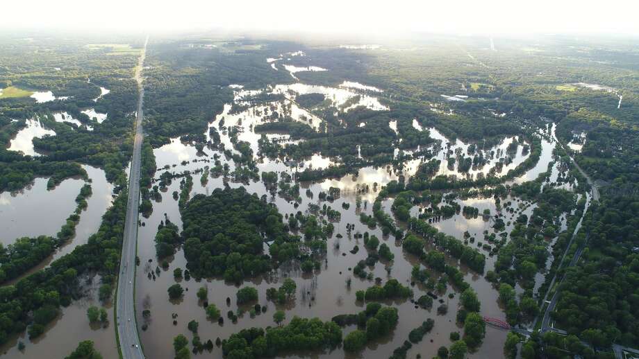 Drone photography shows flooded Tittabawassee River at 32.15 feet ...