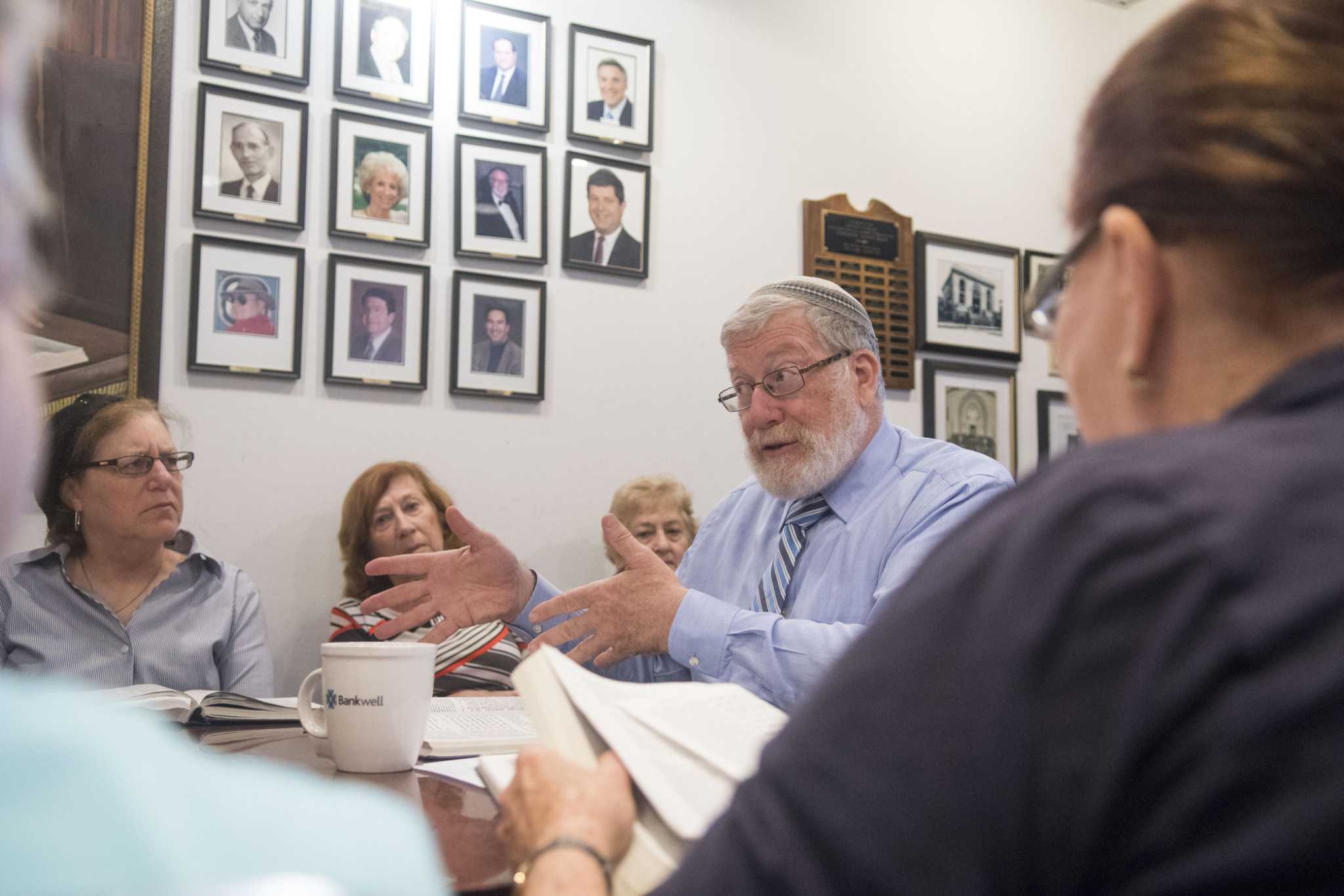 Rabbi retires after 16 years as educator at temple