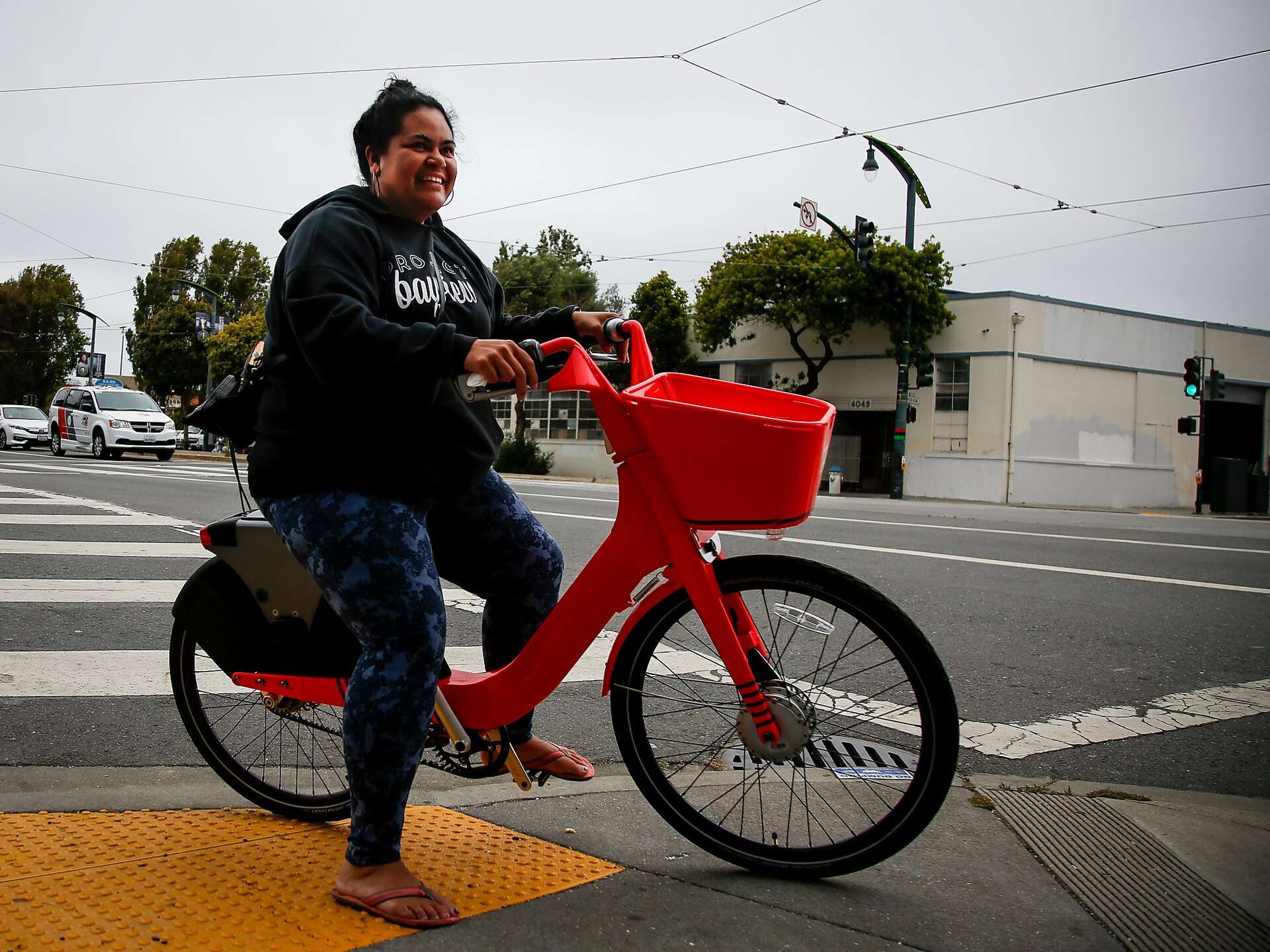 Electric bike-share rides into SF, jumping ahead of Ford GoBike