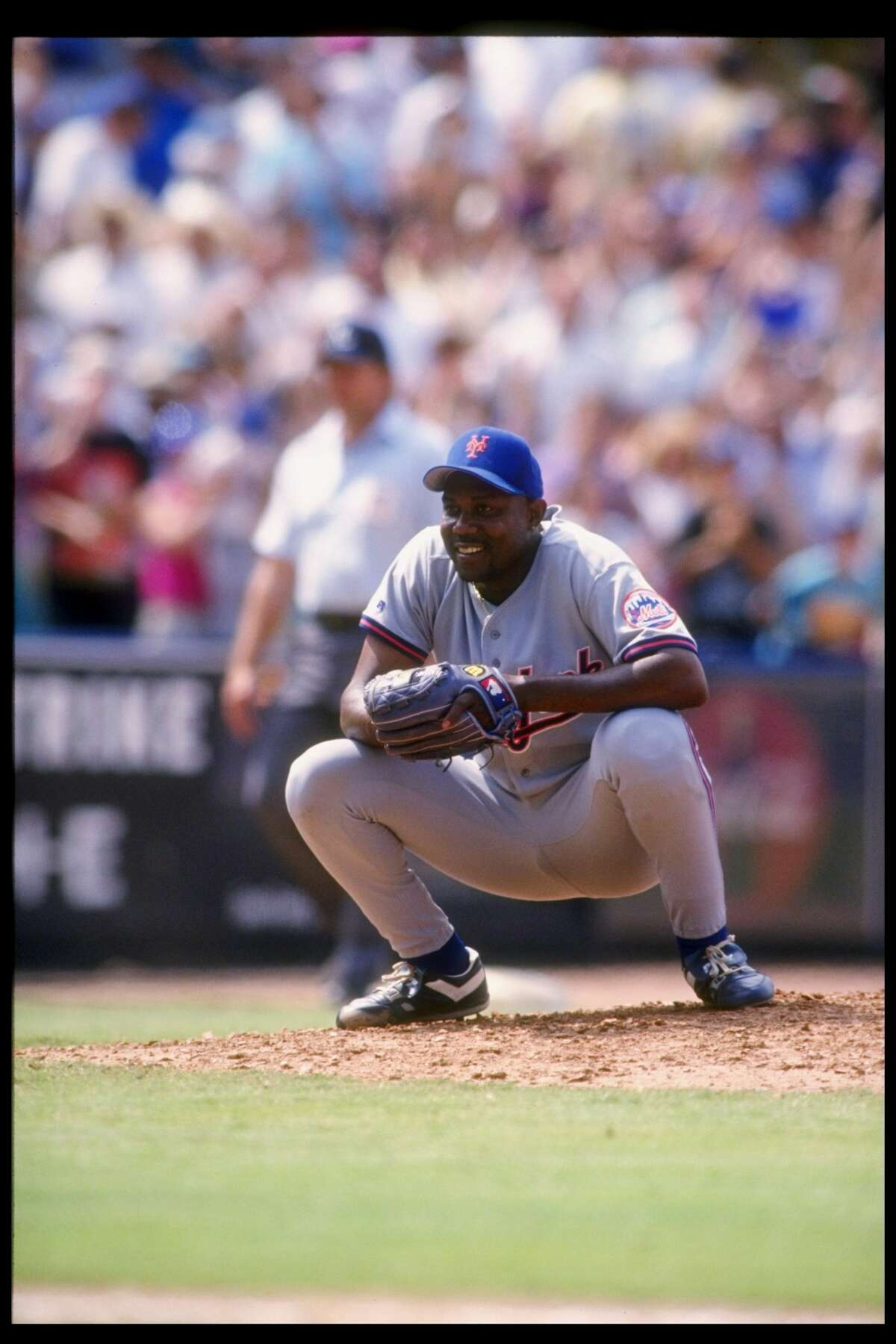 Former UH, Astros pitcher Anthony Young dead at 51