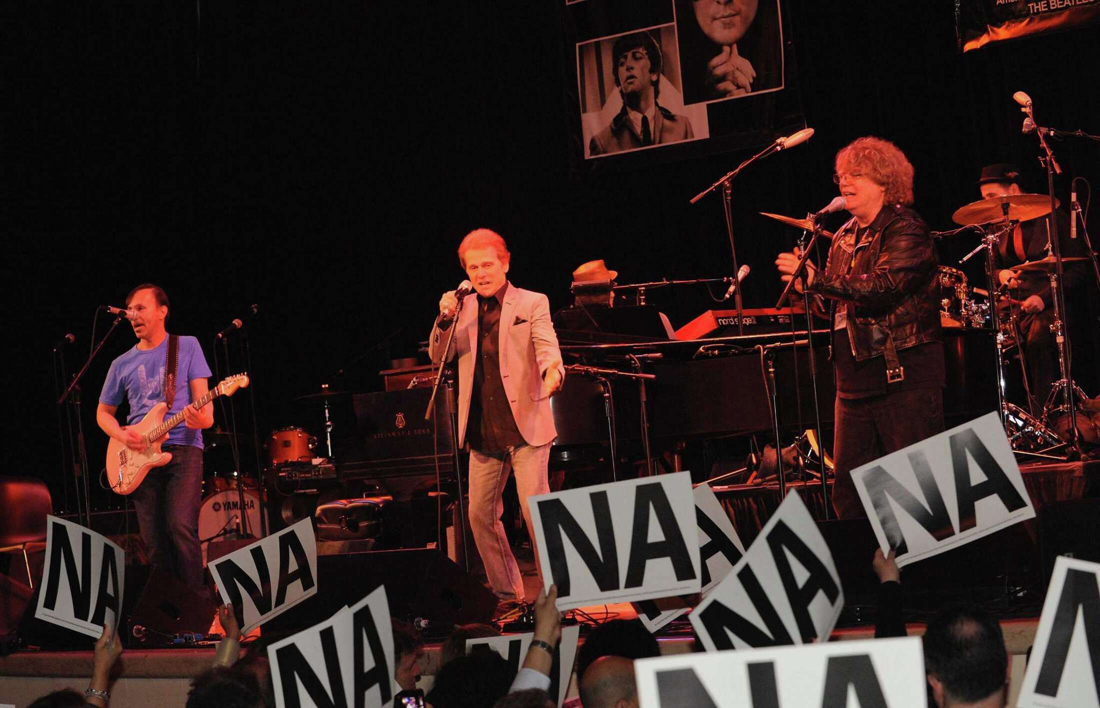 Songwriter Gary DeCarlo dies; wrote “Na Na Hey Hey Kiss Him Goodbye”