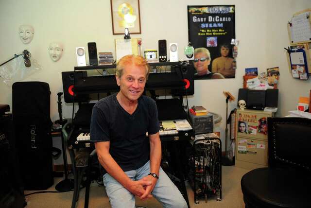 Songwriter Gary DeCarlo dies; wrote “Na Na Hey Hey Kiss Him Goodbye”