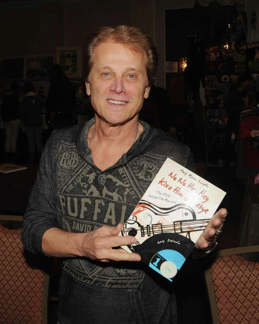 Songwriter Gary DeCarlo dies; wrote “Na Na Hey Hey Kiss Him Goodbye”