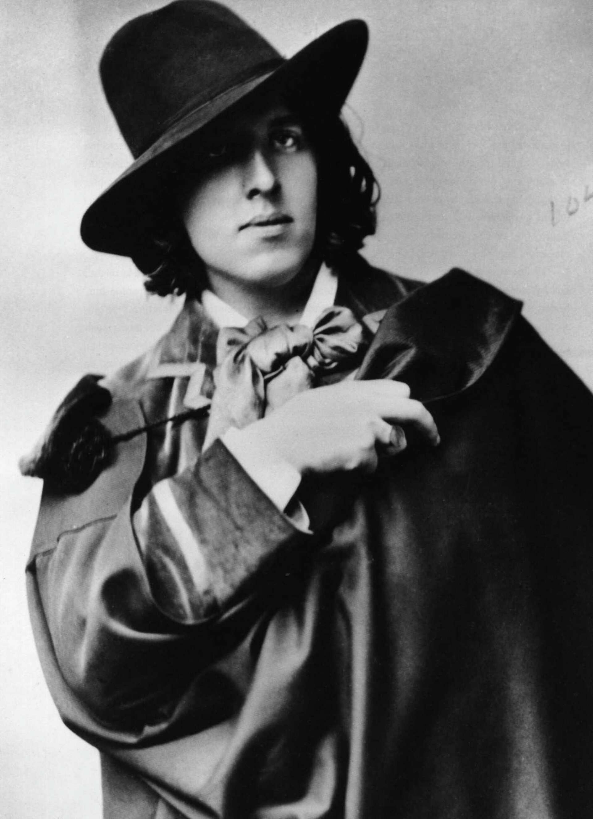 Famous authors, unforgettable fashion