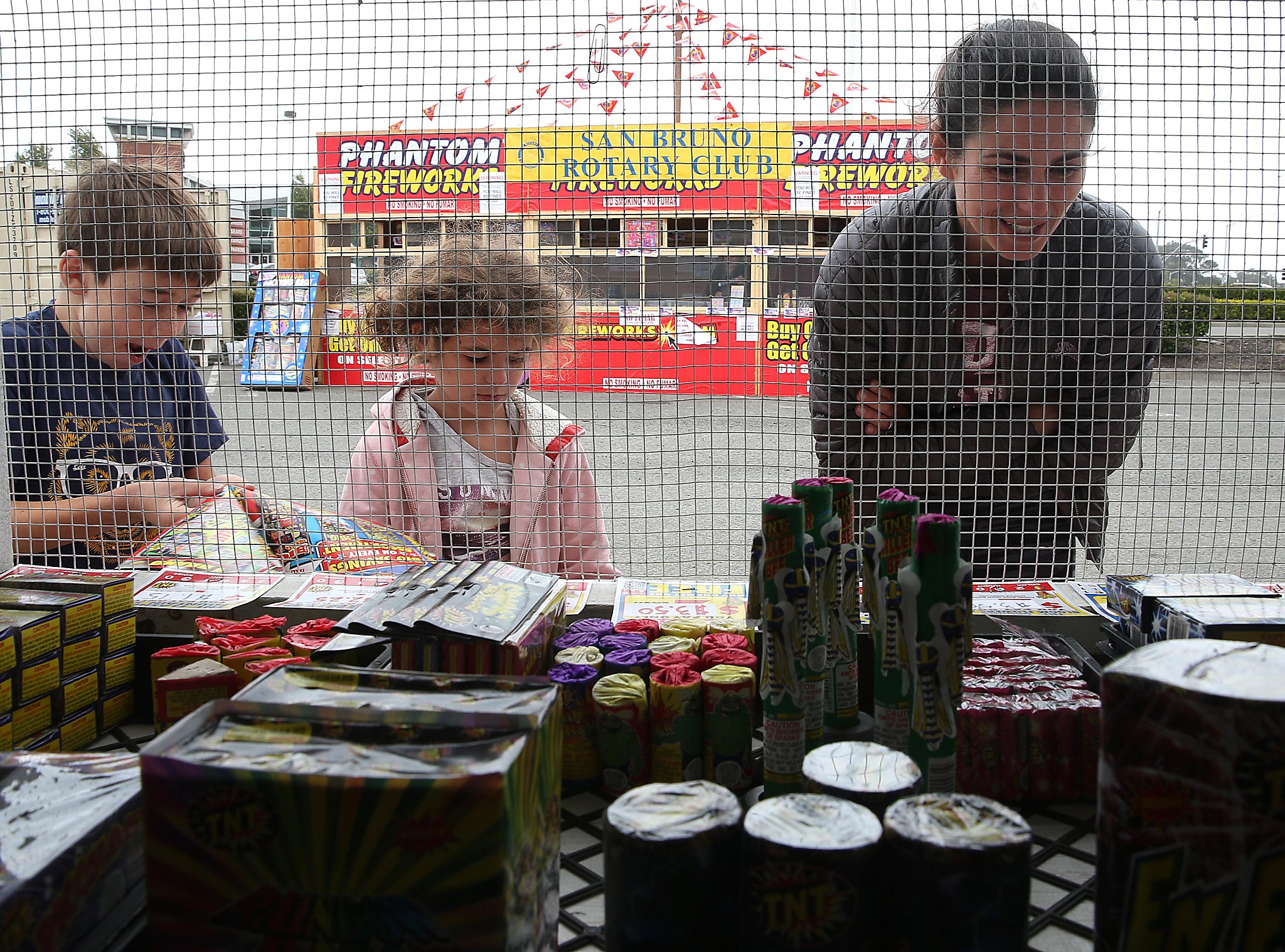 Handful of Bay Area cities buck the trend of banning all fireworks