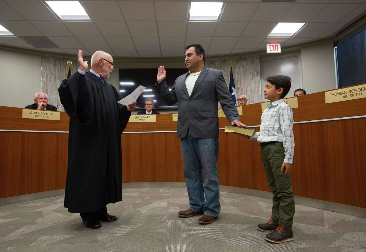 Swearing-in marks sweeping changes for embroiled Pasadena council