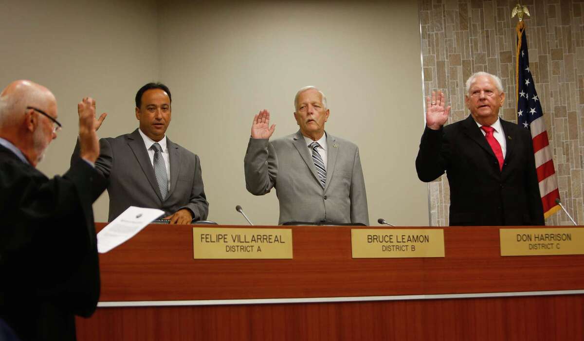 Swearing-in marks sweeping changes for embroiled Pasadena council