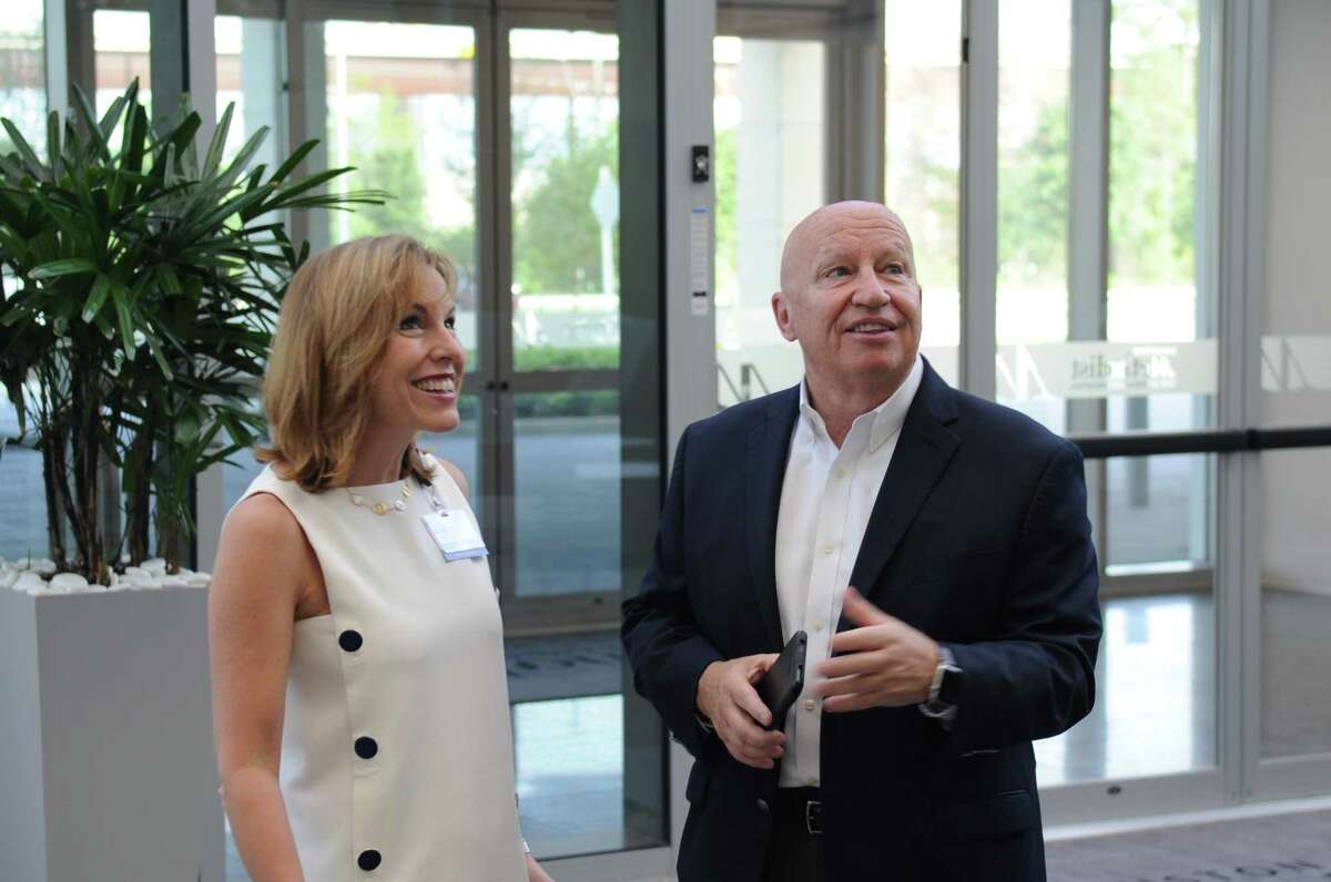 Brady tours new Methodist hospital