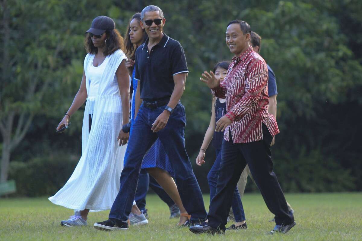 Former President Obama continues to have the best vacation ever as he ...