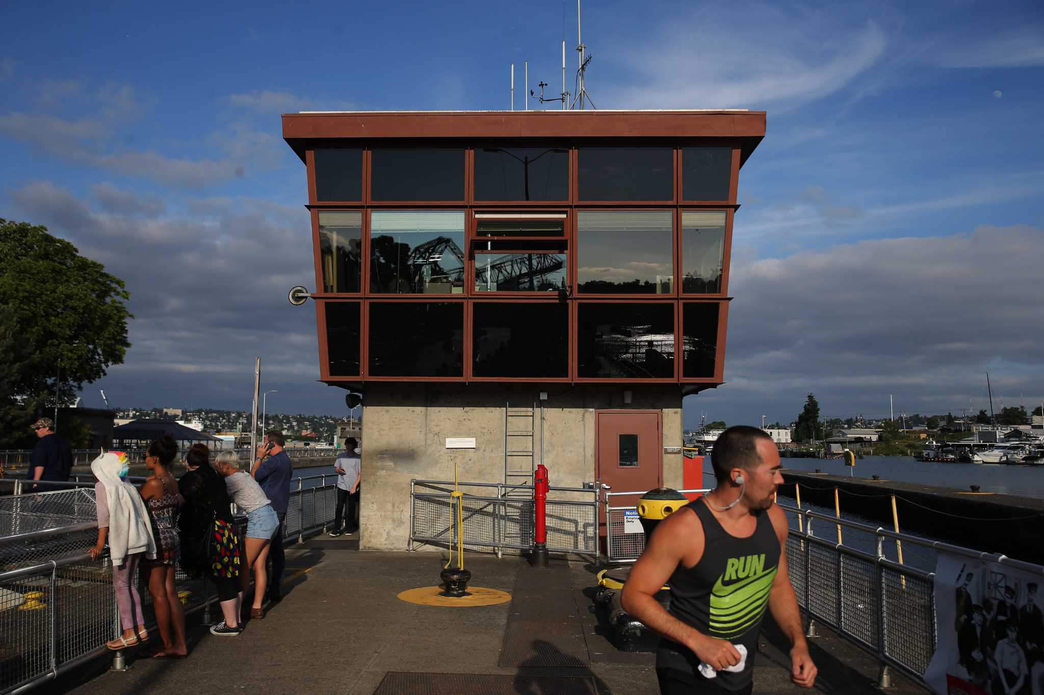 Pedestrian bridges at Seattle's Ballard Locks set to reopen in April ...